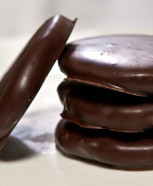 Make Your Own Girl Scout Thin Mints Recipe - Flavorite