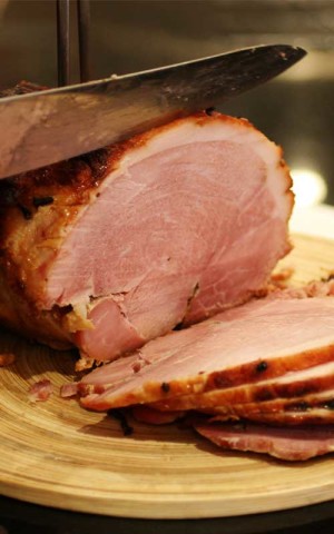 The Easiest Slow Cooker Christmas Ham Recipe - Flavorite